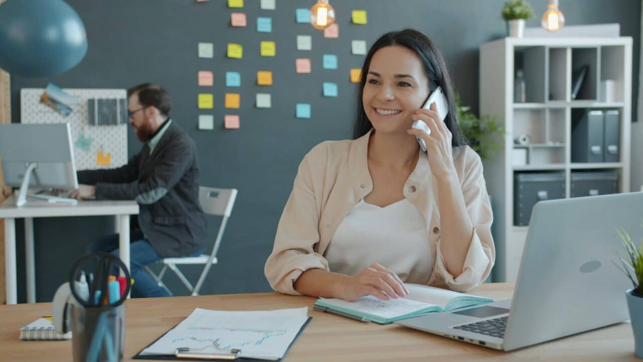 Desk Sharing Konzept: Definition, Vorteile & Regeln